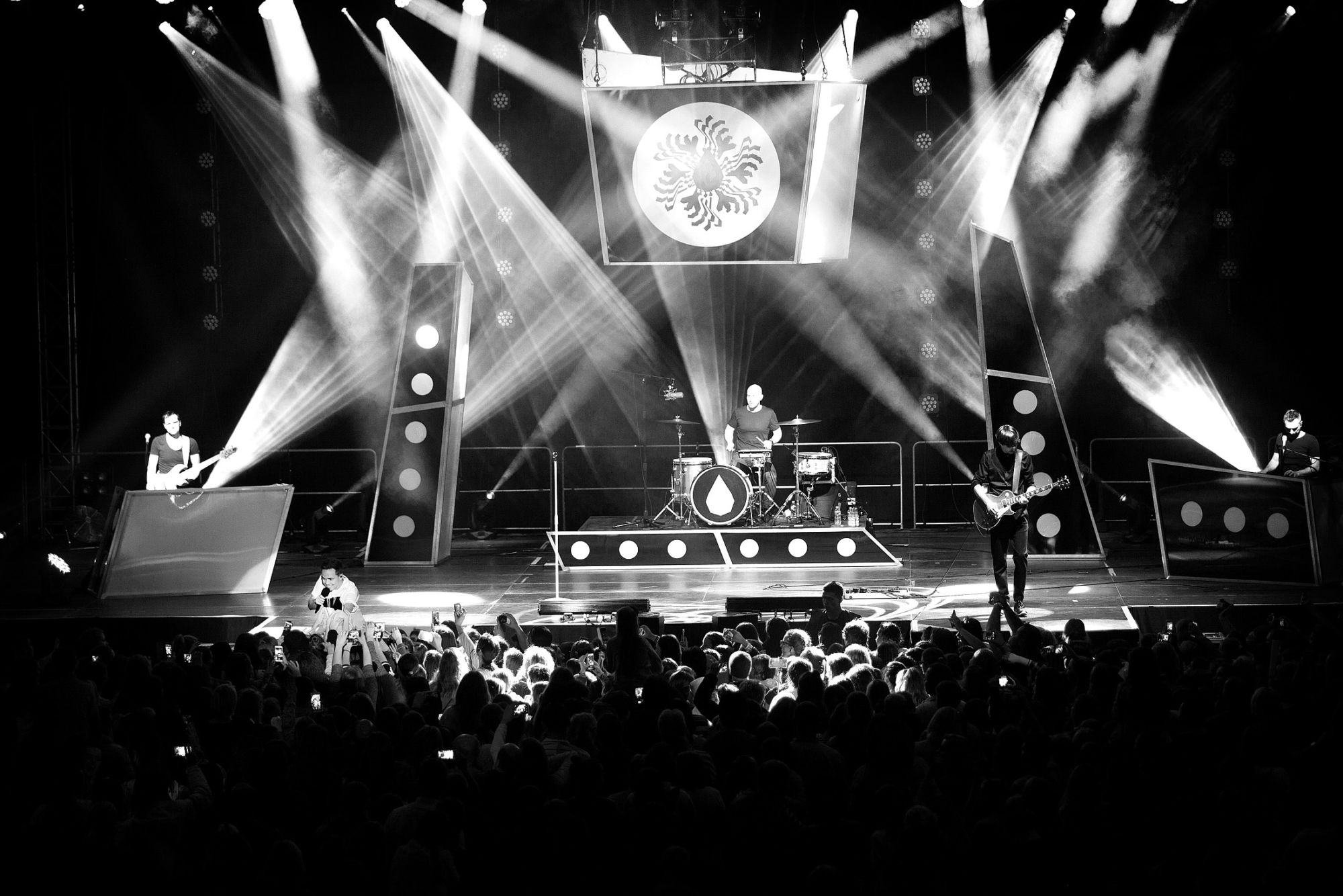 SLZA made 8 cities and 19,000 fans dance | oneAVteam